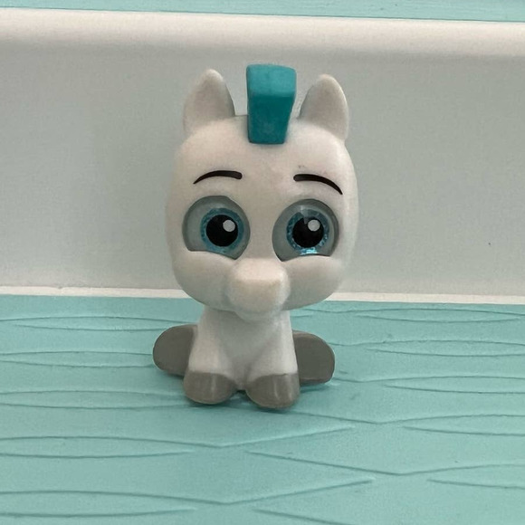 Disney | Toys | Disney Doorables Series 8 Pegasus Common Figure New ...